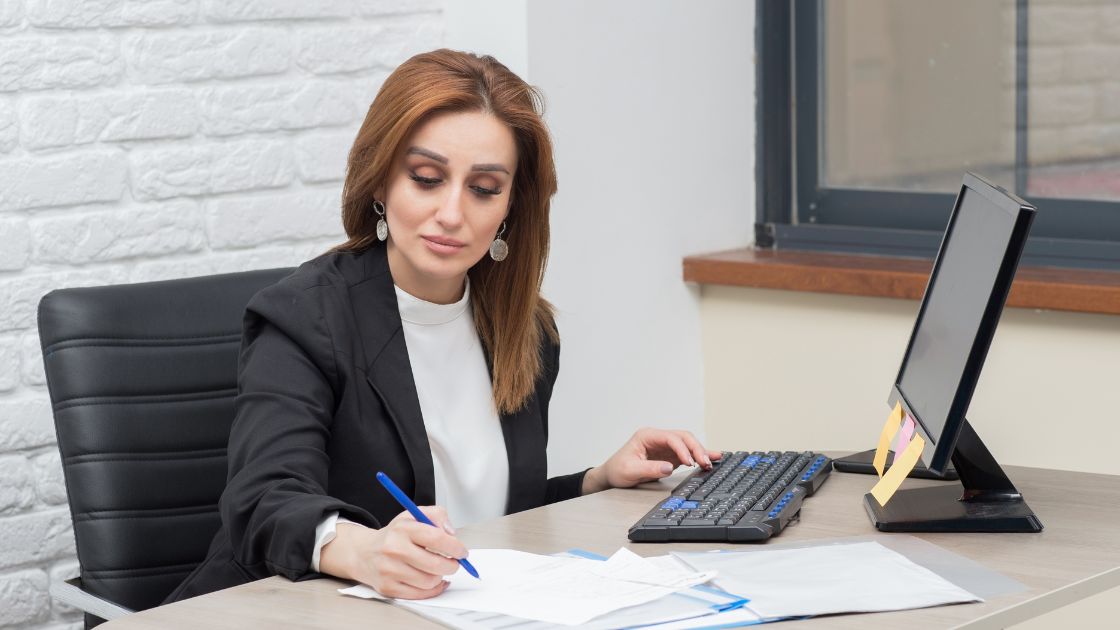 Account Manager Role in Accounting Jobs: Skills, Salary, and Success Tips